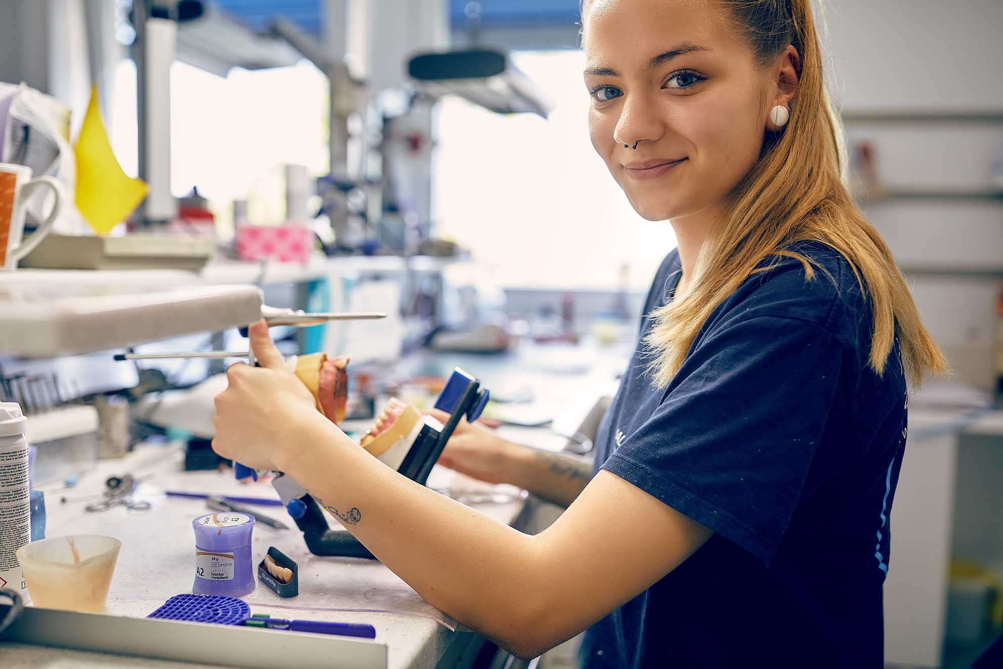 Jobs / Ausbildung als Zahntechniker/in | HAL-Dent Halle